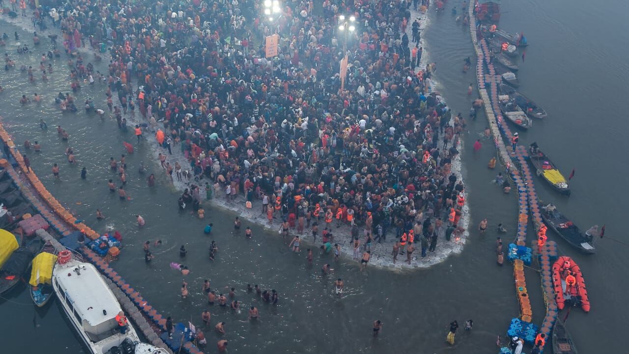 Sadhus, Saints, Kalpavasis Join Grand Snan Amid ‘Har Har Mahadev’ Chants