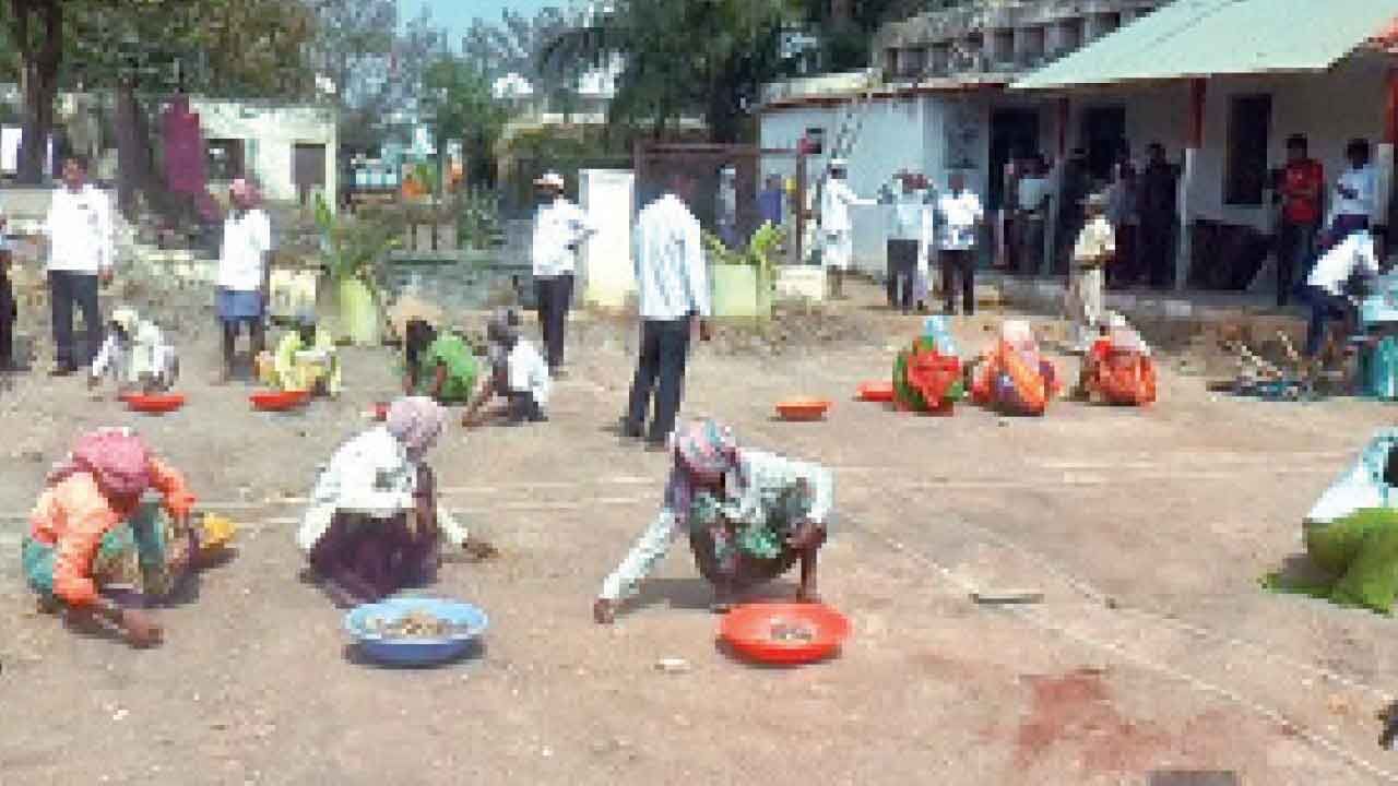 Labour wages protest halts Lakkundi site excavation