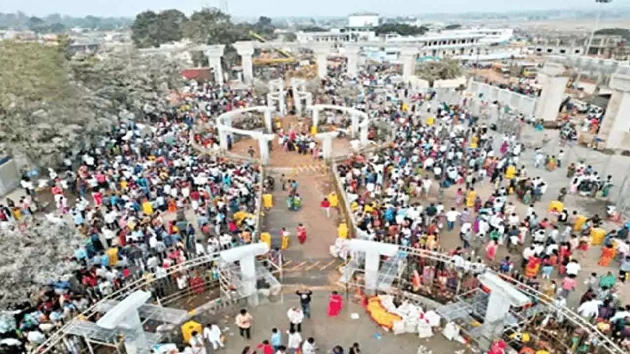 Medaram Sees Early Rush Ahead of Sammakka–Saralamma Jatara