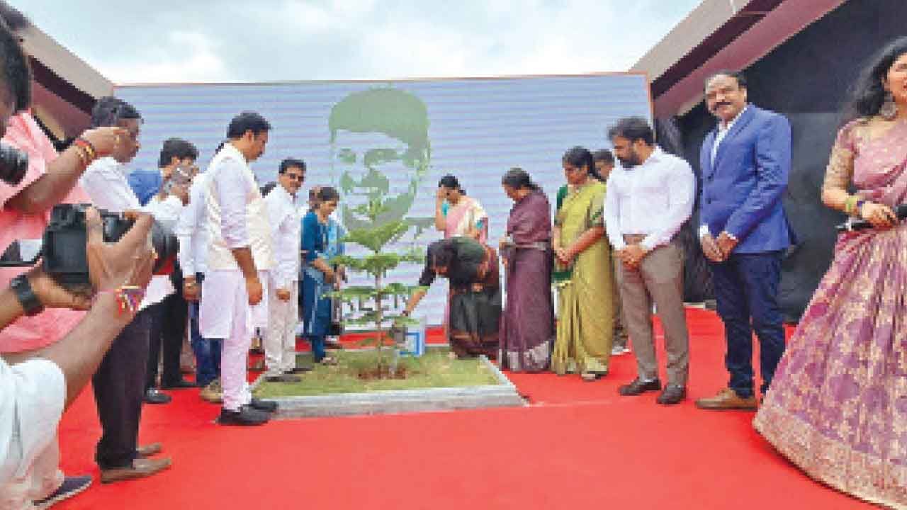 Ashwini Puneeth Rajkumar joins Green India Challenge