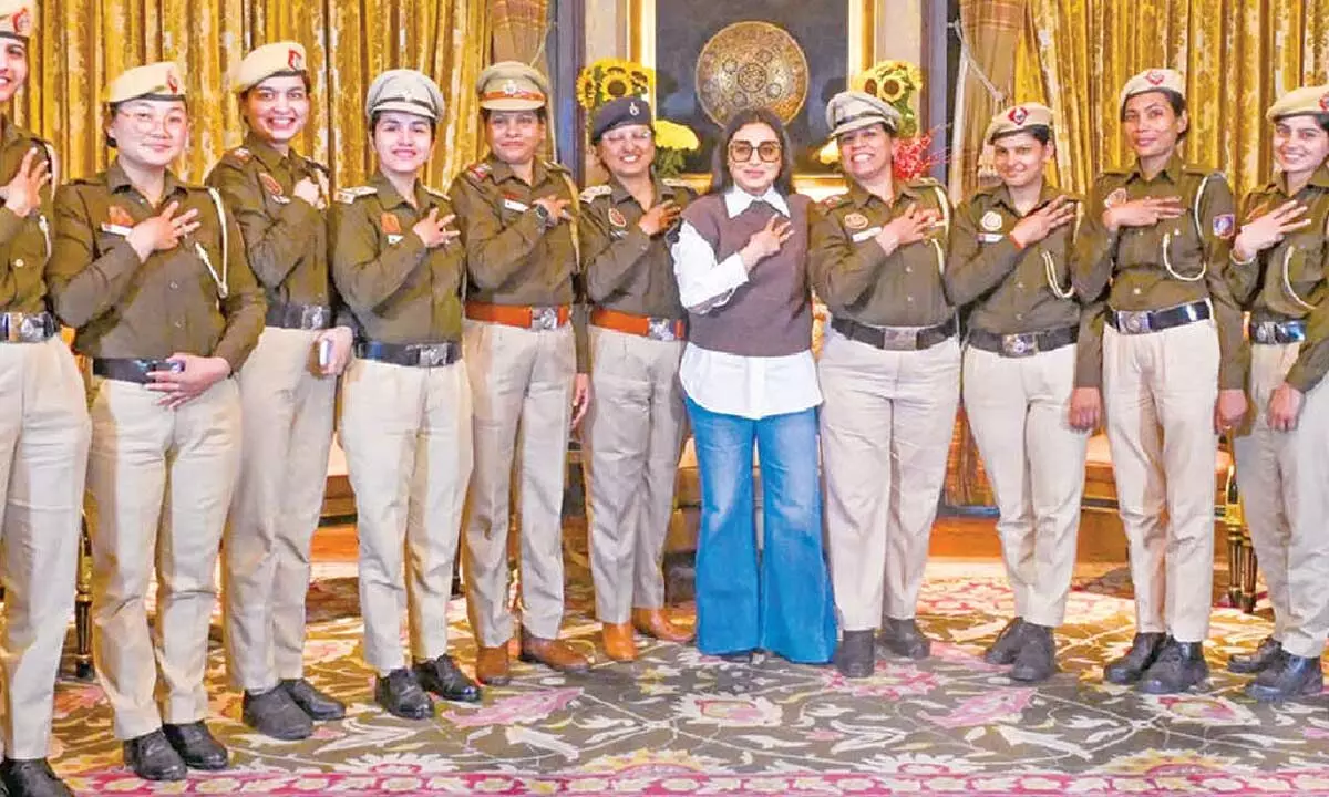 Rani Mukerji joins hands with Delhi Police to raise awareness for girls ...