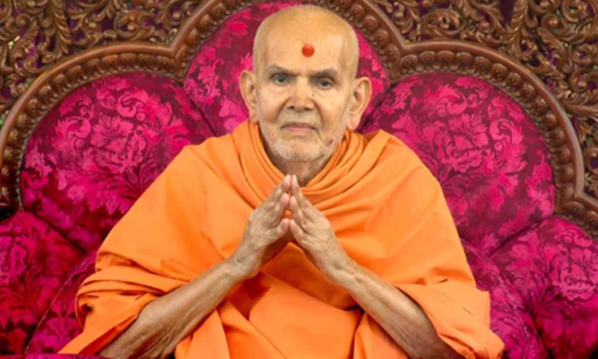 Thousands join Rangotsav celebrations at BAPS Mandir in Gujarat’s Sarangpur