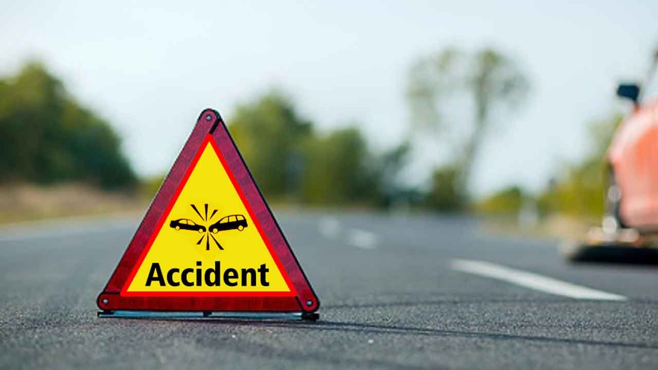 Traffic disrupted on Beeraperu Bridge in Nellore after cement tanker ...