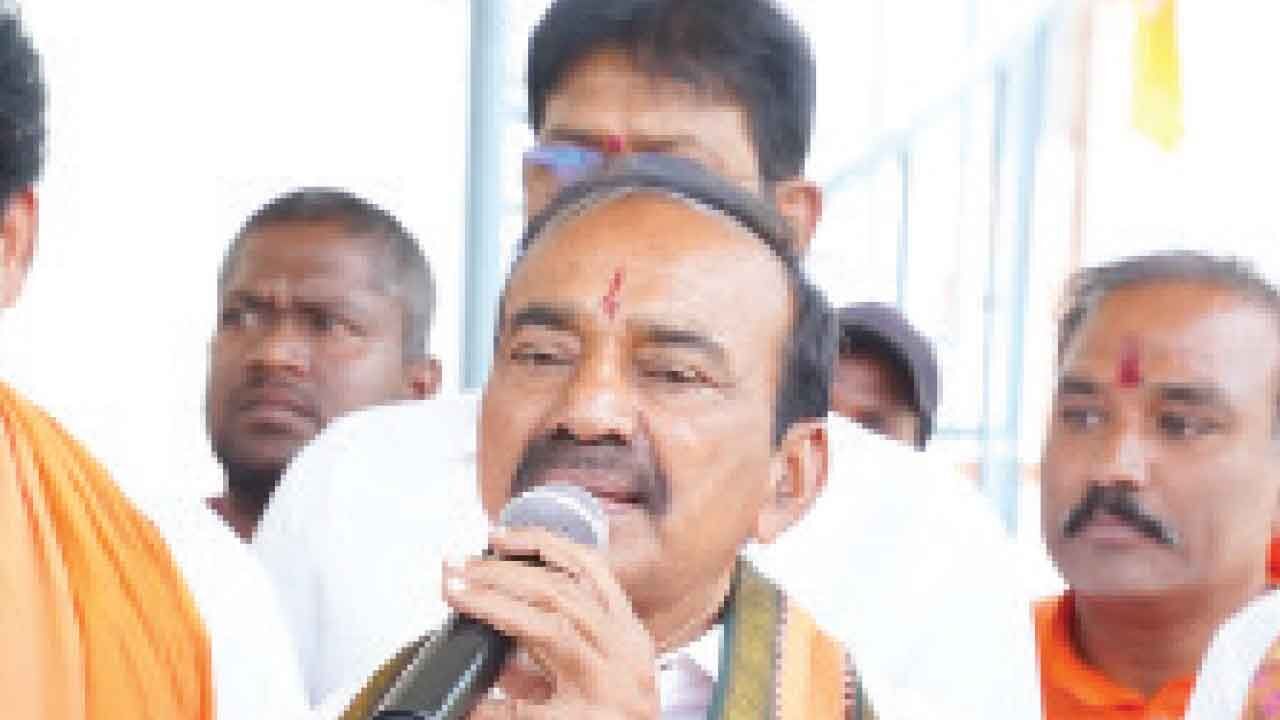 Eatala slams police over removal of Shivaji statue
