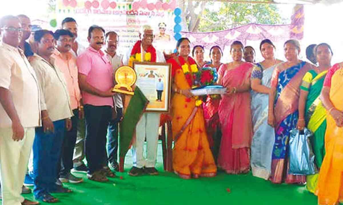 Biology teacher felicitated