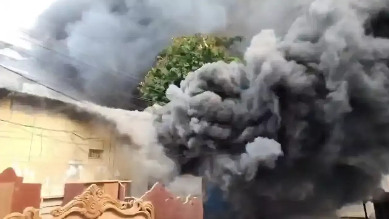 Major fire guts furniture unit in Kishanbagh