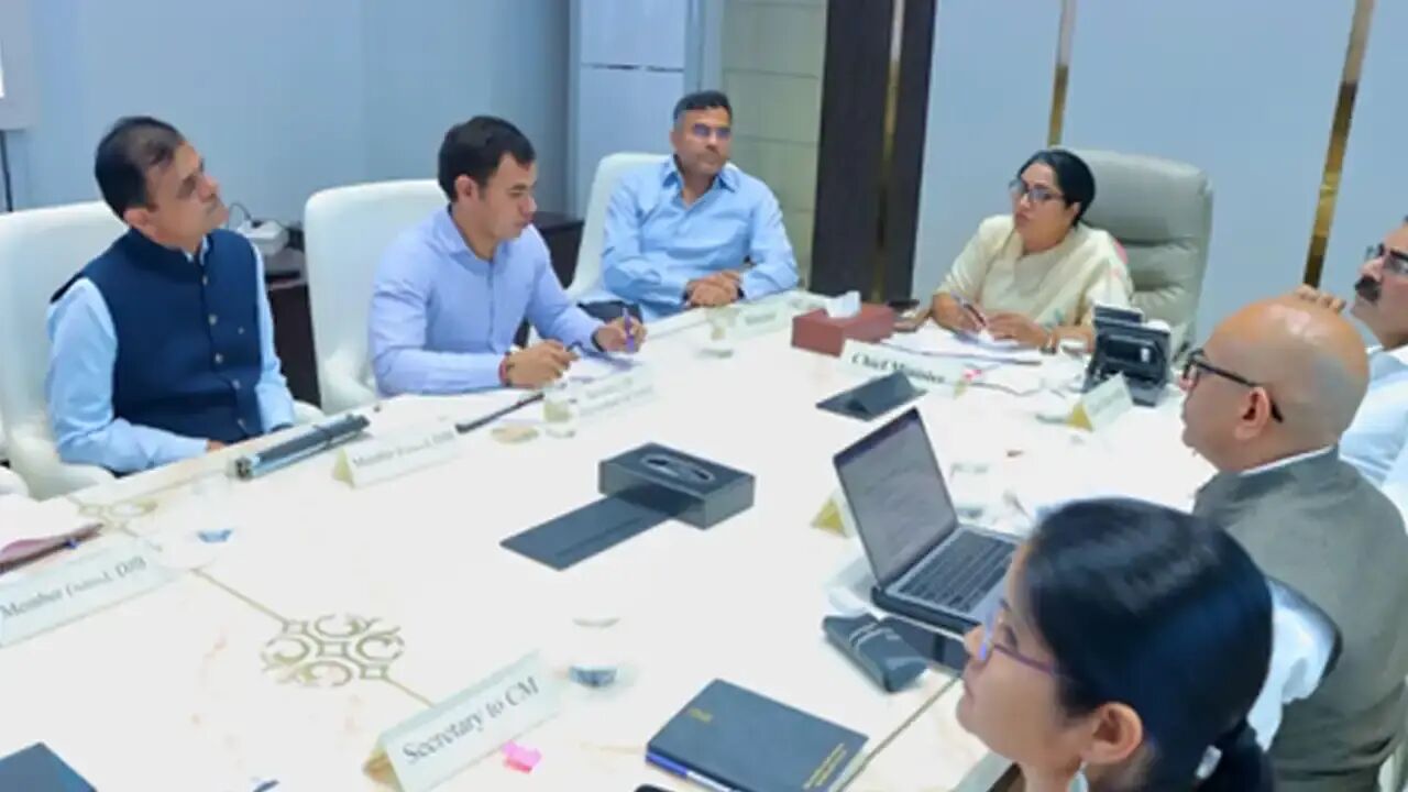Delhi CM Rekha Gupta reviews summer water plan, stresses supply ...