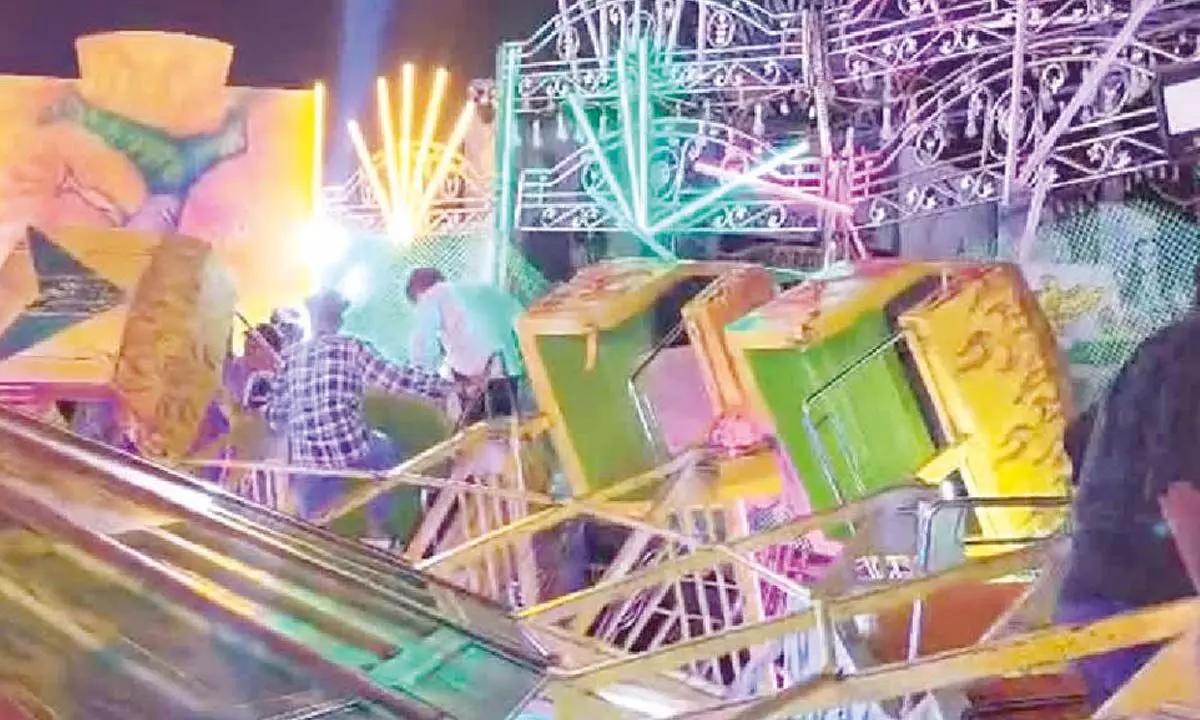 Over 20 injured as amusement ride collapses at fair in Gadag