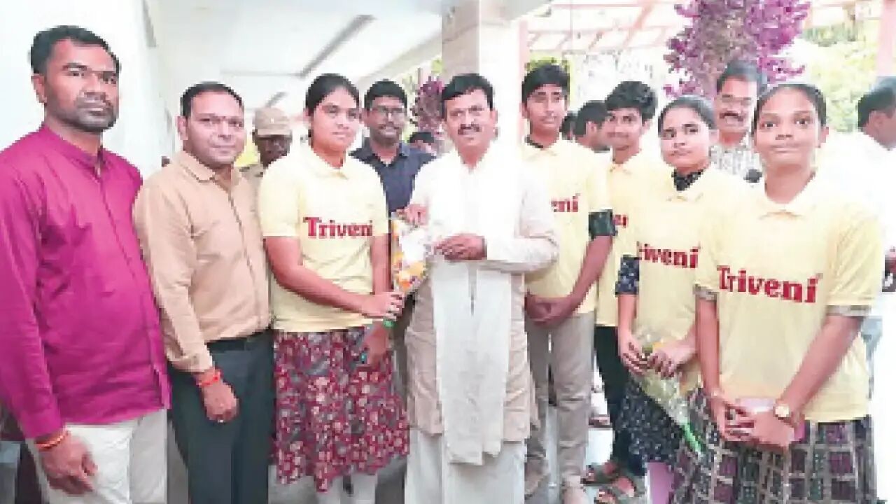 Ponguleti felicitates Triveni School State toppers