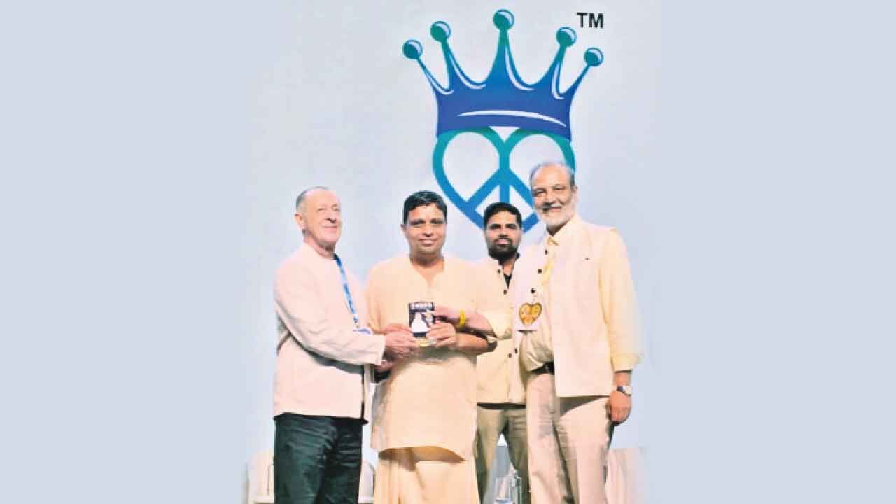 Ramdev aide Balkrishna gets Global Peace and Health Award