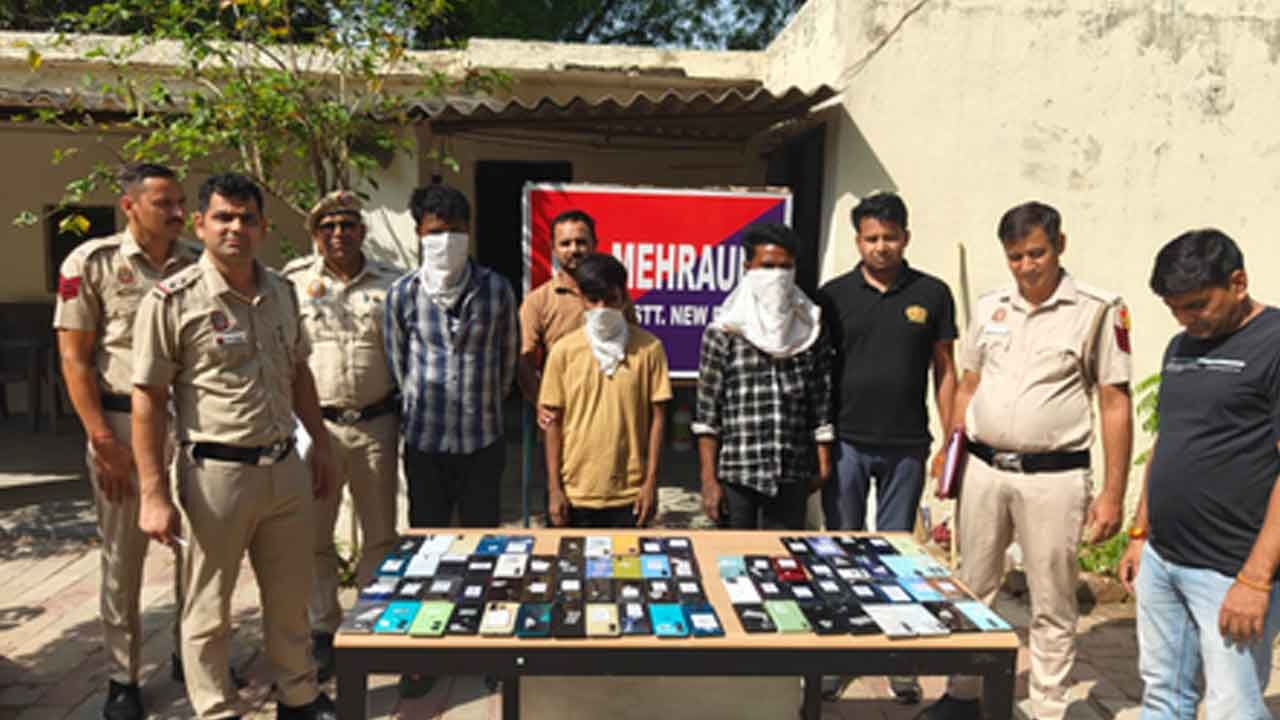 Delhi Police solves mobile theft case within 12 hours; 72 stolen phones ...