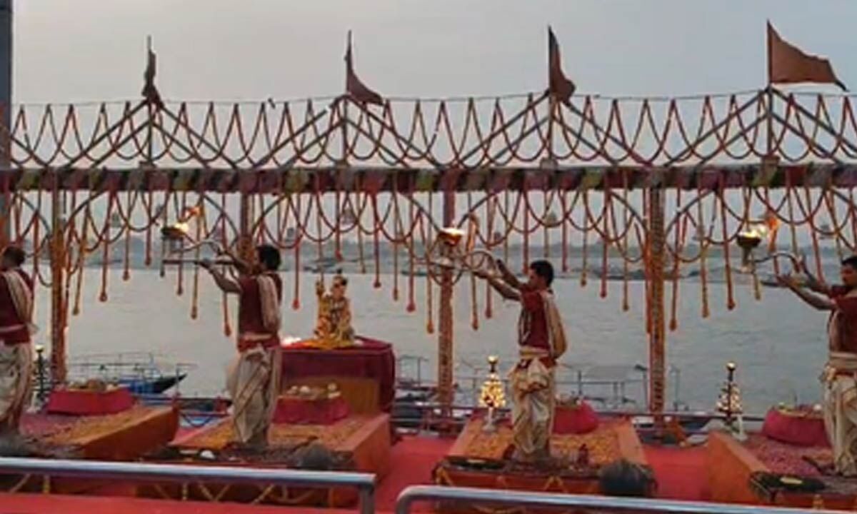 Ganga Dussehra celebrated with special aarti in Varanasi; devotees ...