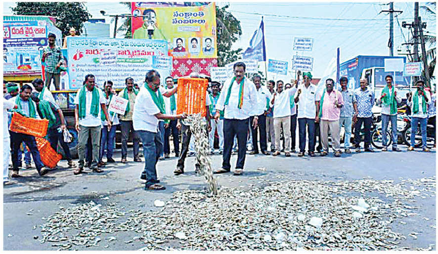 Aqua sector reels under severe crisis