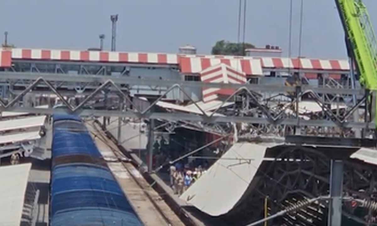 Lucknow: Tin shed collapses at Charbagh railway station, three injured