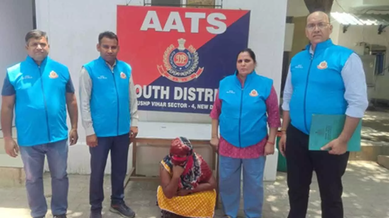 Delhi Police apprehends woman drug peddler with 112.32 grams of heroin