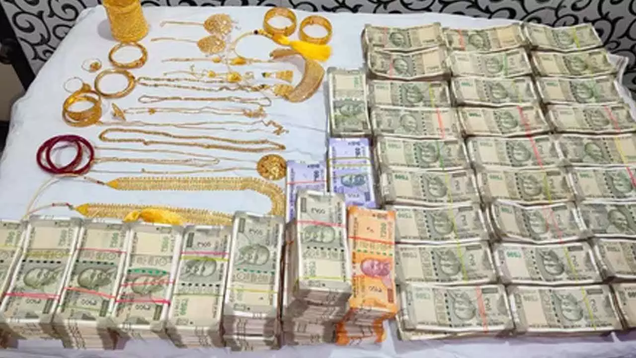 Huge cash, gold recovered from absconding Trinamool leader in Bengal's ...