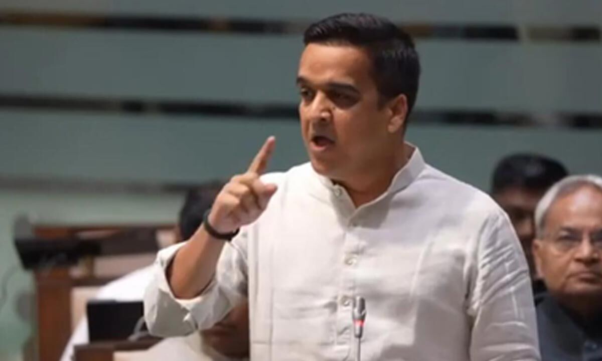 Gujarat Dy CM slams Kejriwal after fake IB call probe