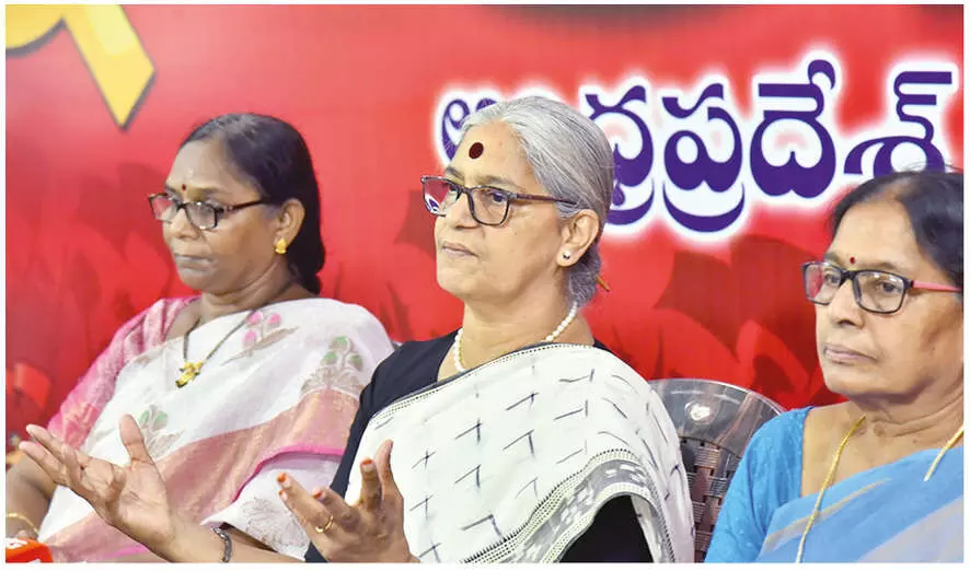 Annie Raja attacks Centre over economic crisis