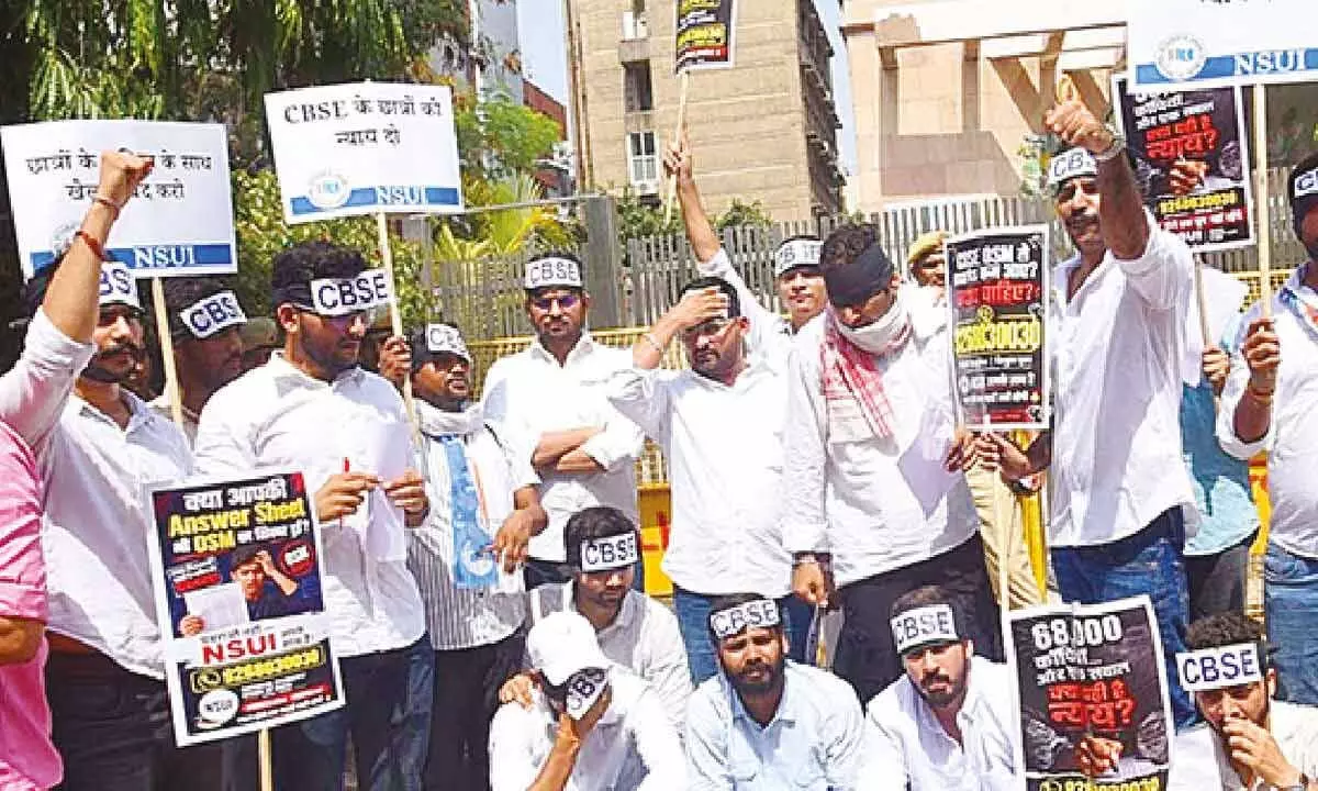 NSUI protests outside CBSE HQ over evaluation system