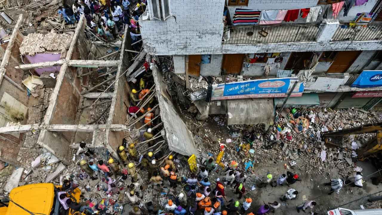 Delhi Saket Building Collapse: MCD Suspends Two Engineers As Death Toll ...