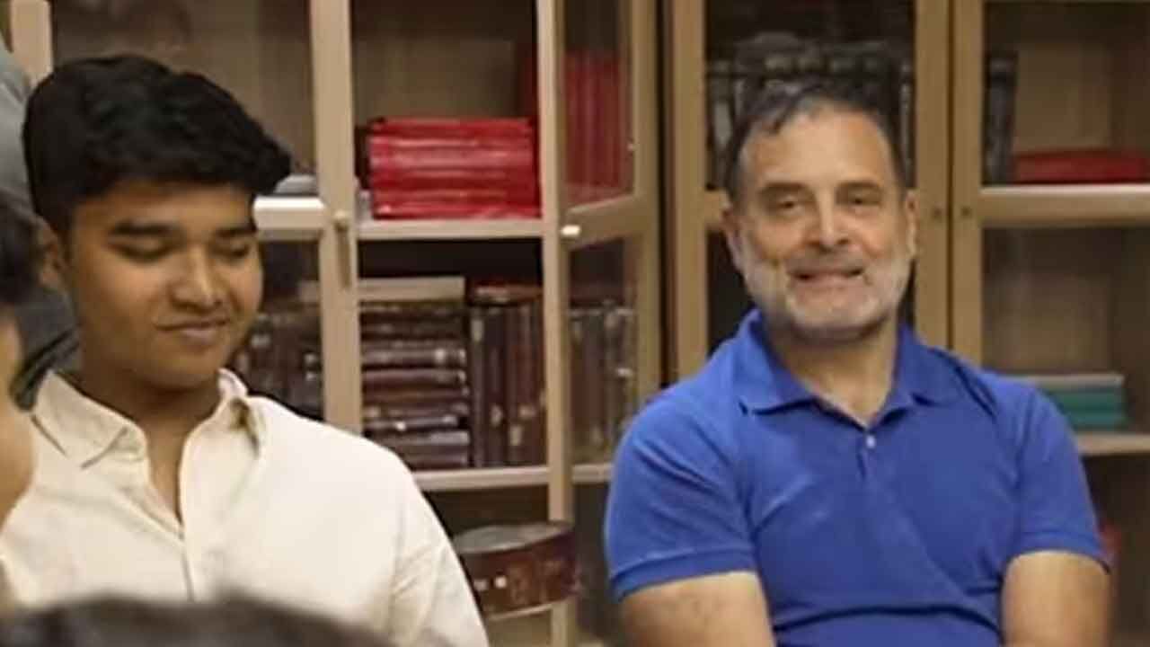 Rahul Gandhi Meets CBSE Student Vedant Shrivastava, Mocks ‘Anti ...