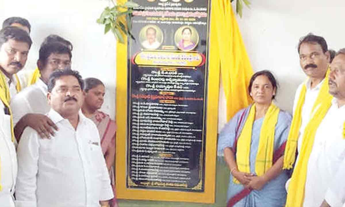 MLA Sunitha directs farmers to gear up for Kharif season