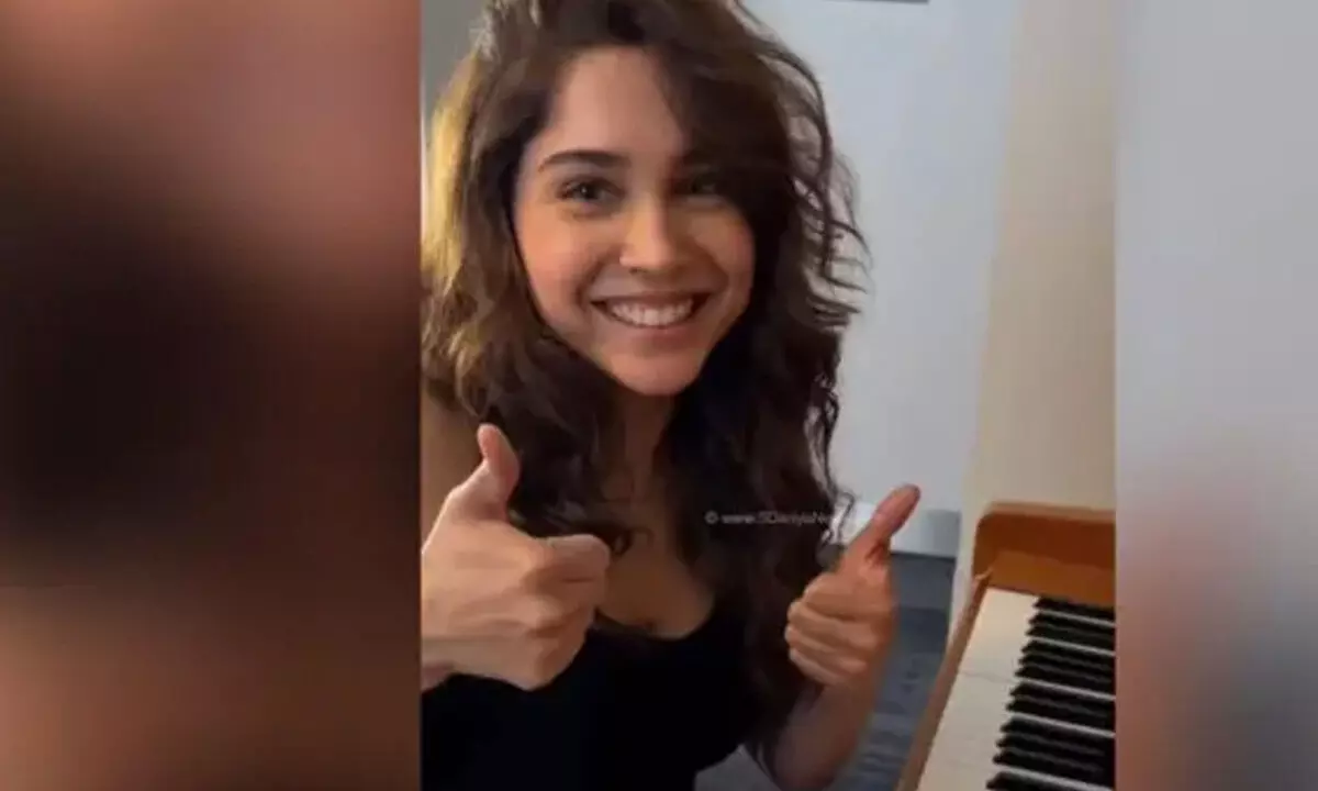 Sharvari plays ‘Maskara’ on piano: Finding new ways to obsess