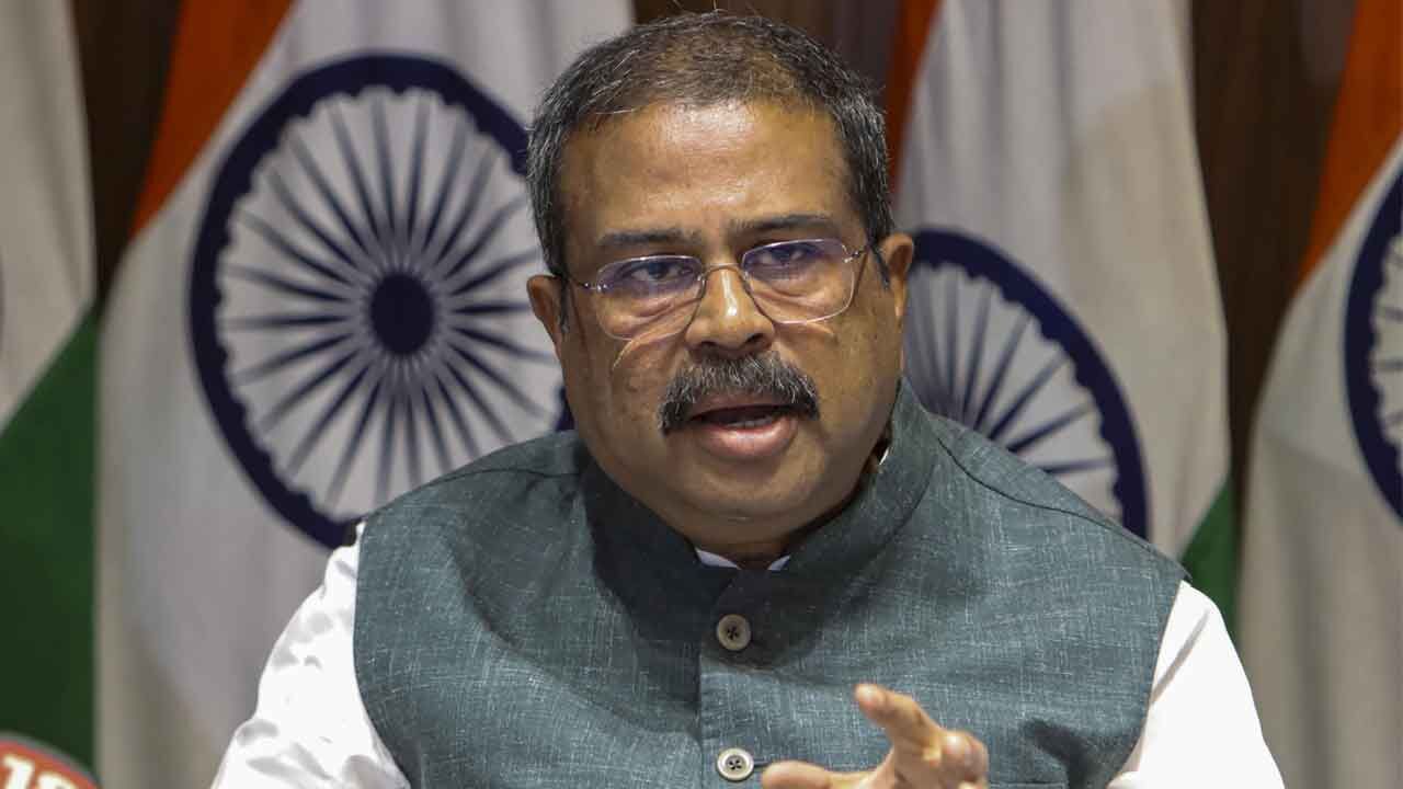 CBSE OSM Row: Congress demands Edu minister’s resignation