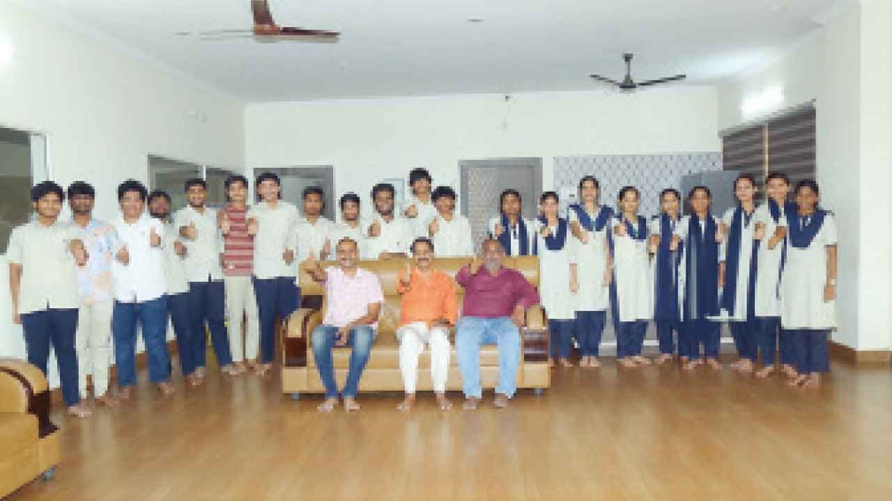 Krishnaveni Jr College students shine in JEE Advanced 2026