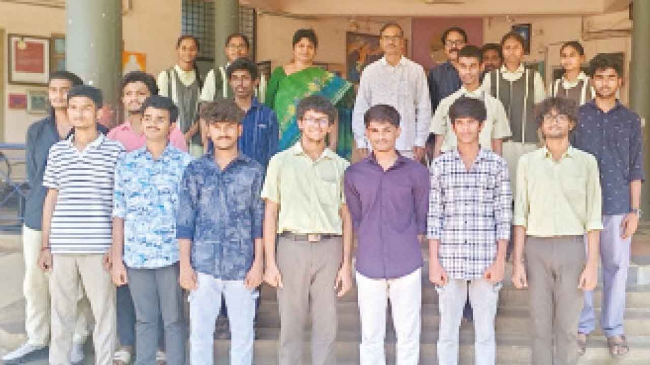 Harvest students shine in JEE Advanced