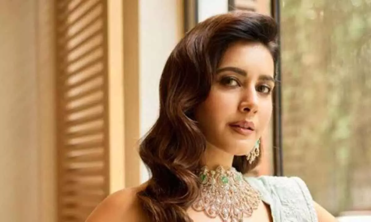 Raashi Khanna grabs attention