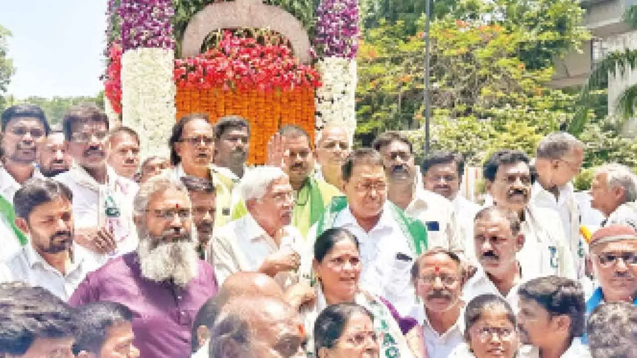 Dileep Kumar calls for fresh people’s movement against corruption