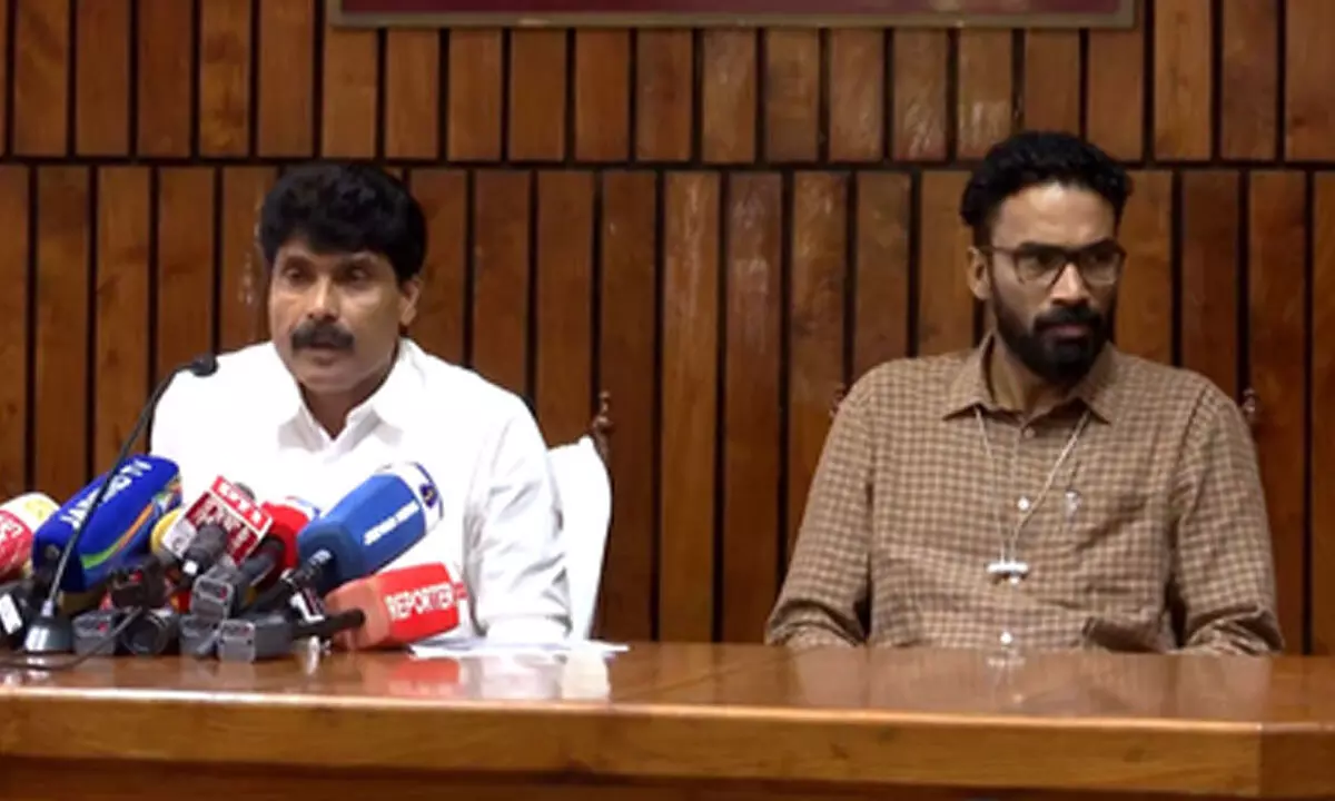 Kerala journalists force senior IAS officer Sriram Venkitaraman to ...