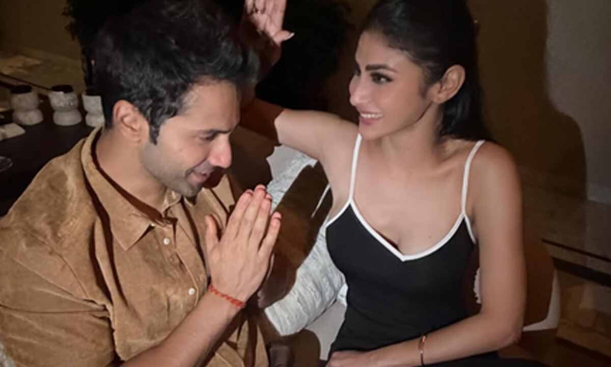 Varun Dhawan takes blessing from his on screen 'Maa' Mouni Roy
