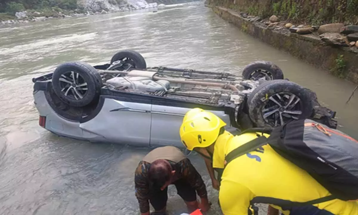 Kedarnath-bound SUV falls near river in Rudraprayag; five have narrow ...