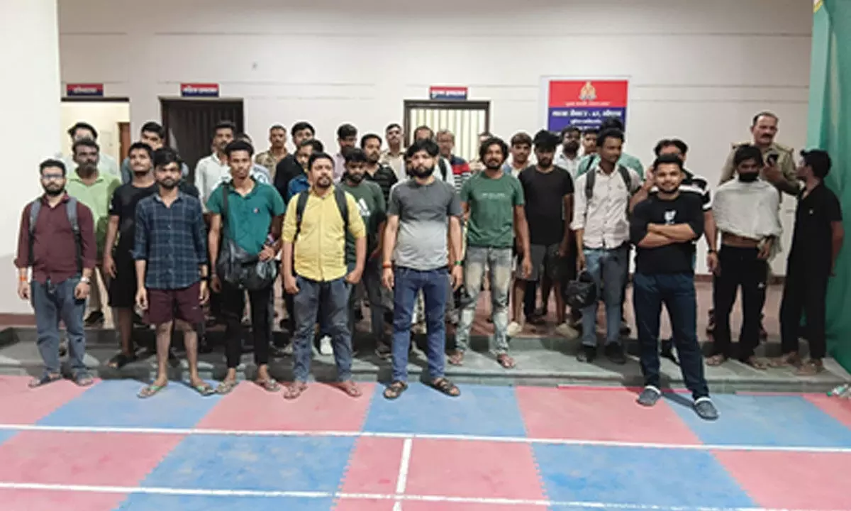 Noida cops take action against 125 violators