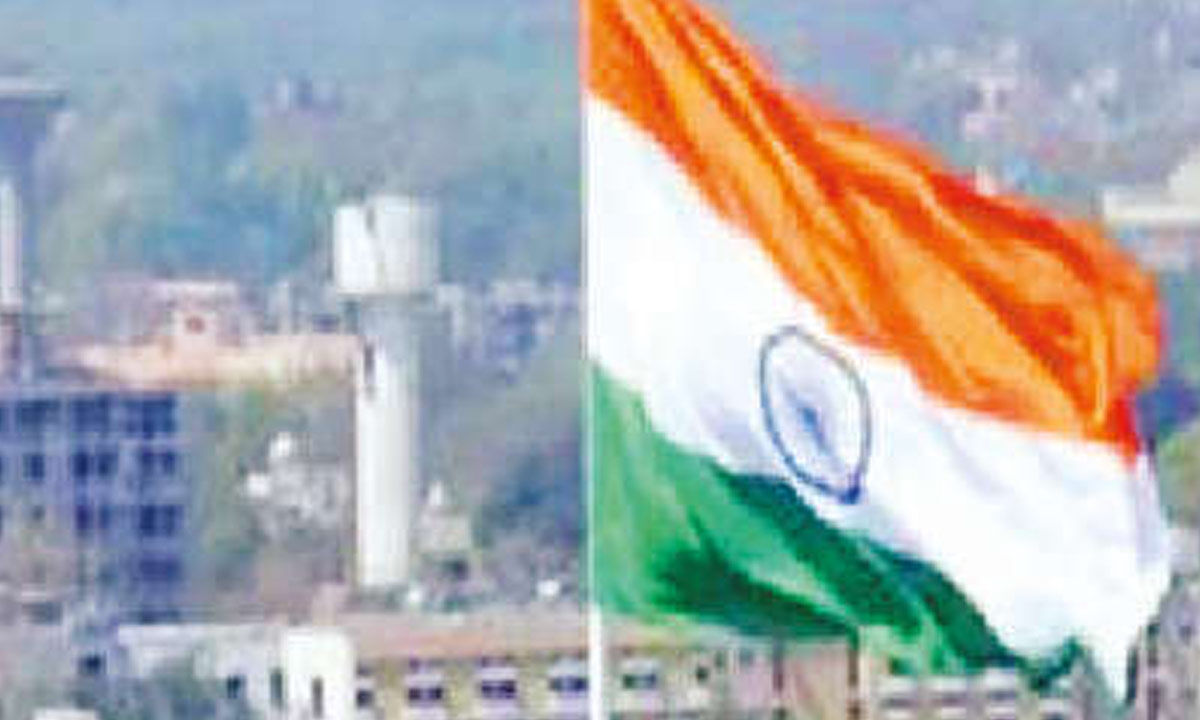 Delhi PWD takes down giant flags amid bad weather