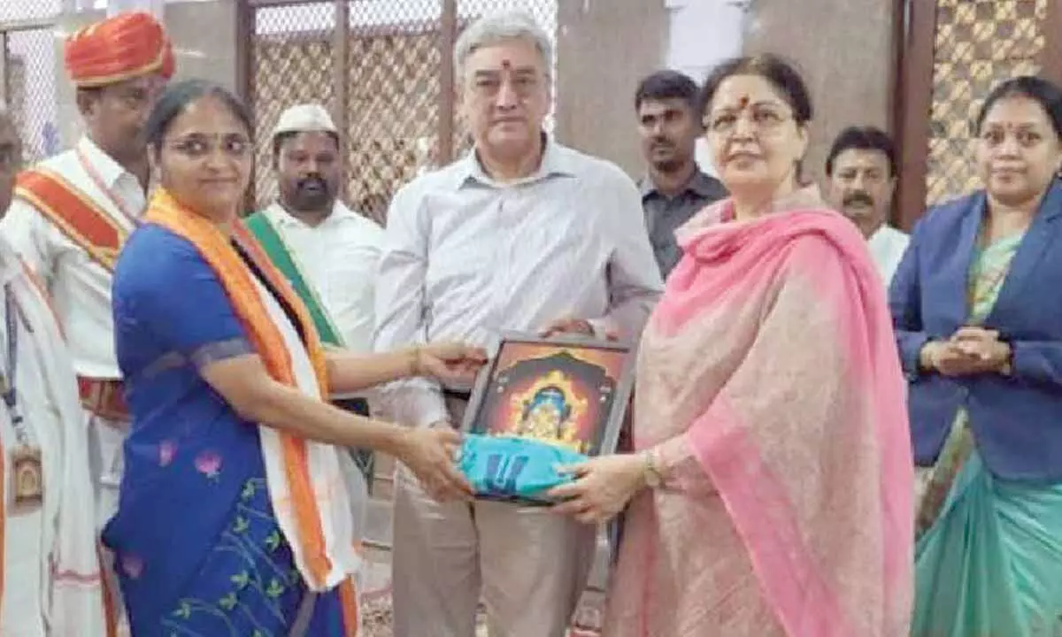 Justice Lisa Gill visits Annavaram temple