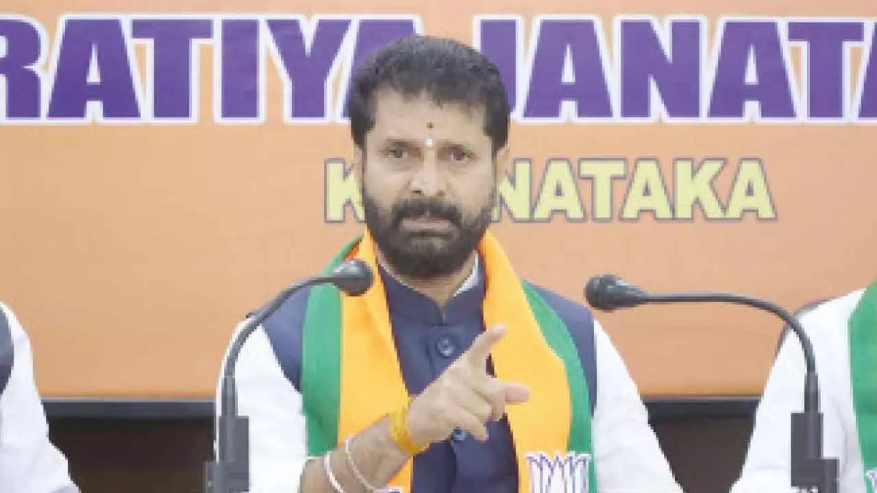 Ravi hits out at Priyank Kharge over RSS remarks