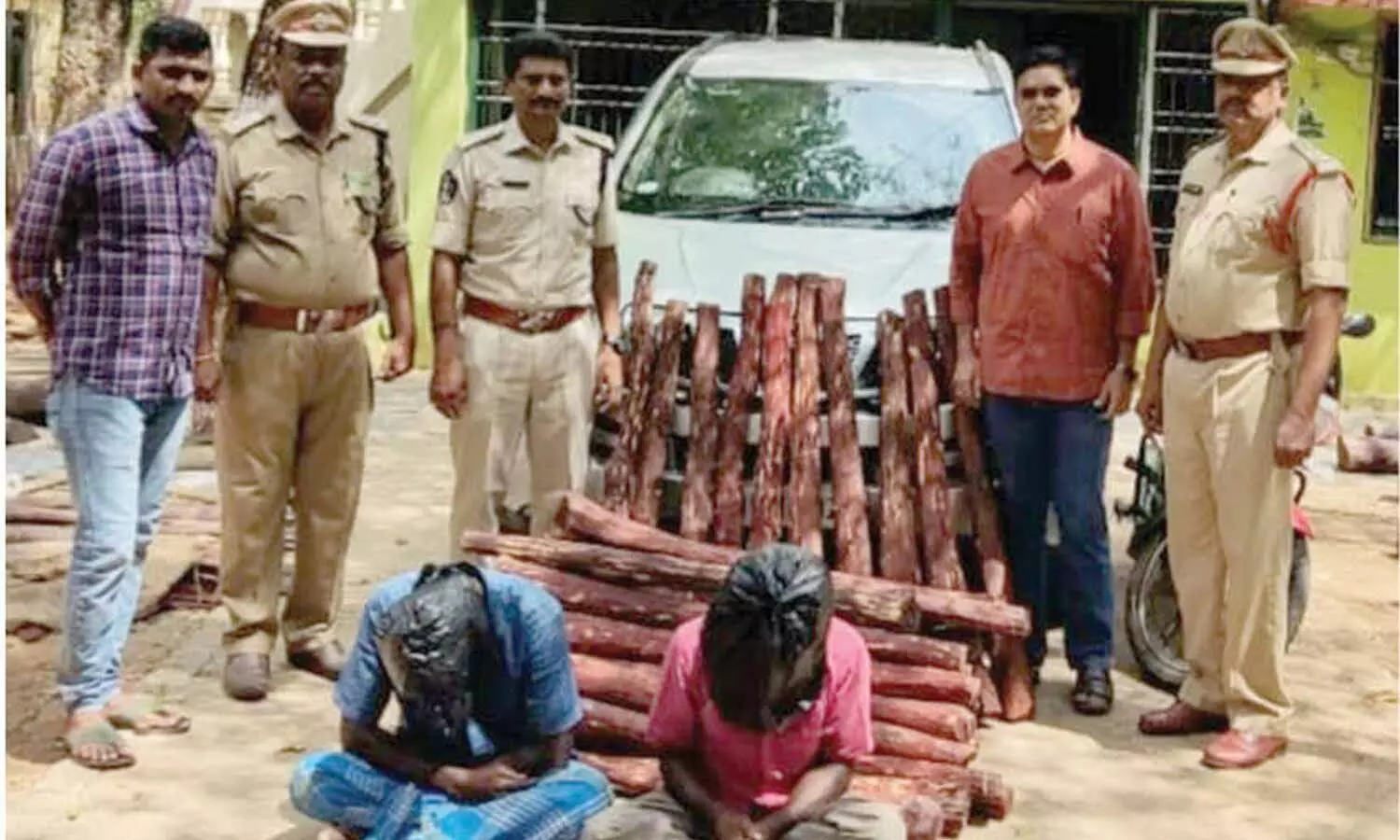 2 smugglers held, 77 RS logs seized