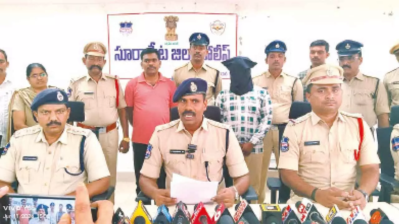 Three in custody for stealing mobile phones