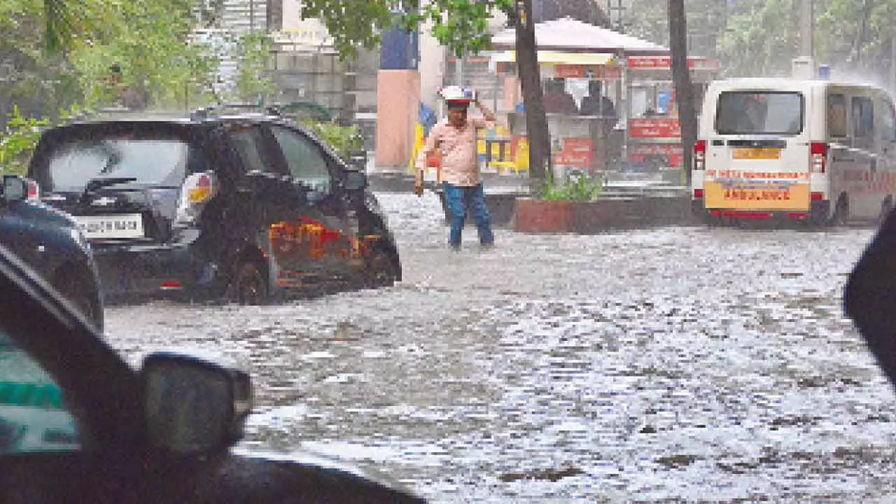 Heavy rains batter city, cause traffic disruptions