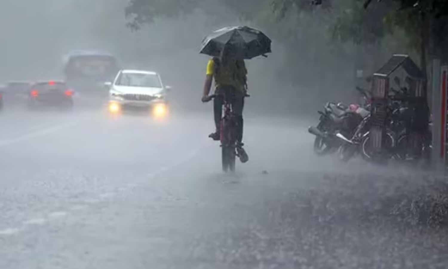 Heavy rains lash Kurnool, low lying areas inundated