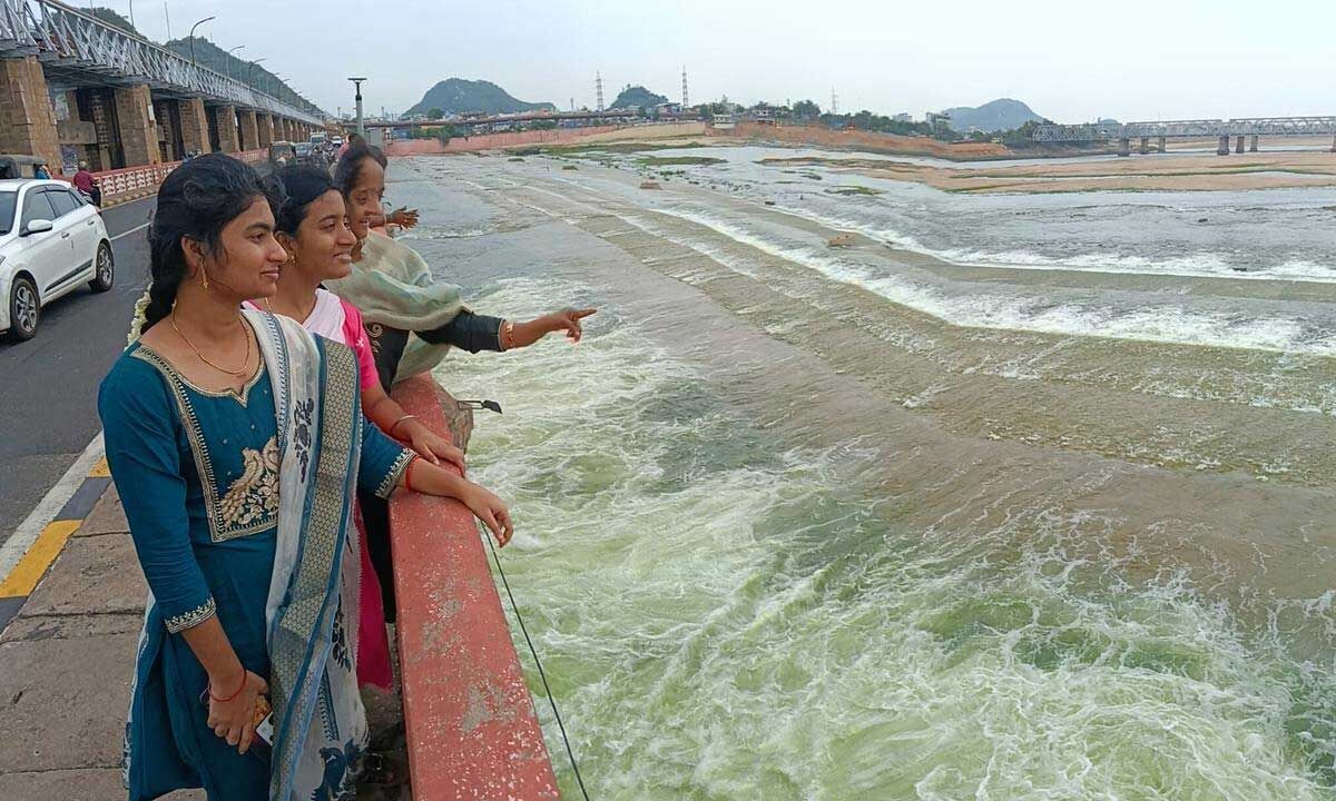 Inflow to Prakasam barrage increases, four gates lifted