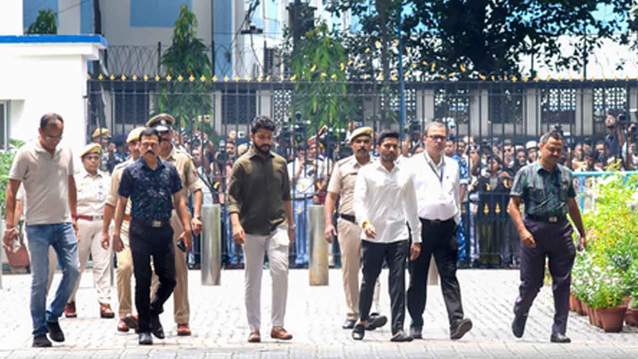 Abhishek Banerjee, Kunal Ghosh questioned together by CID in signature ...