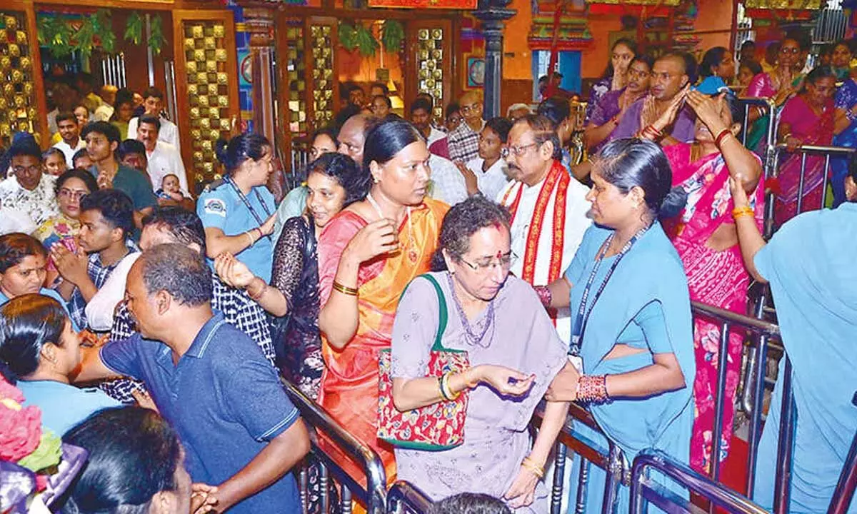 Heavy devotee rush witnessed at Durga temple