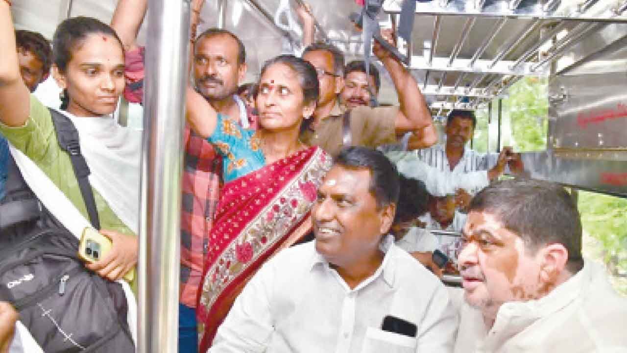 Ponnam Prabhakar inspects RTC services on ground, interacts with commuters