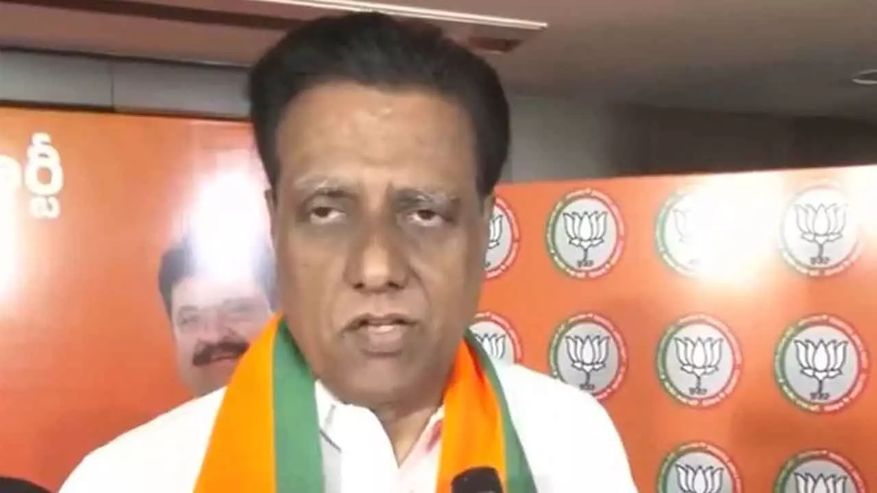 Subhash accuses Rahul Gandhi of politicising education issues