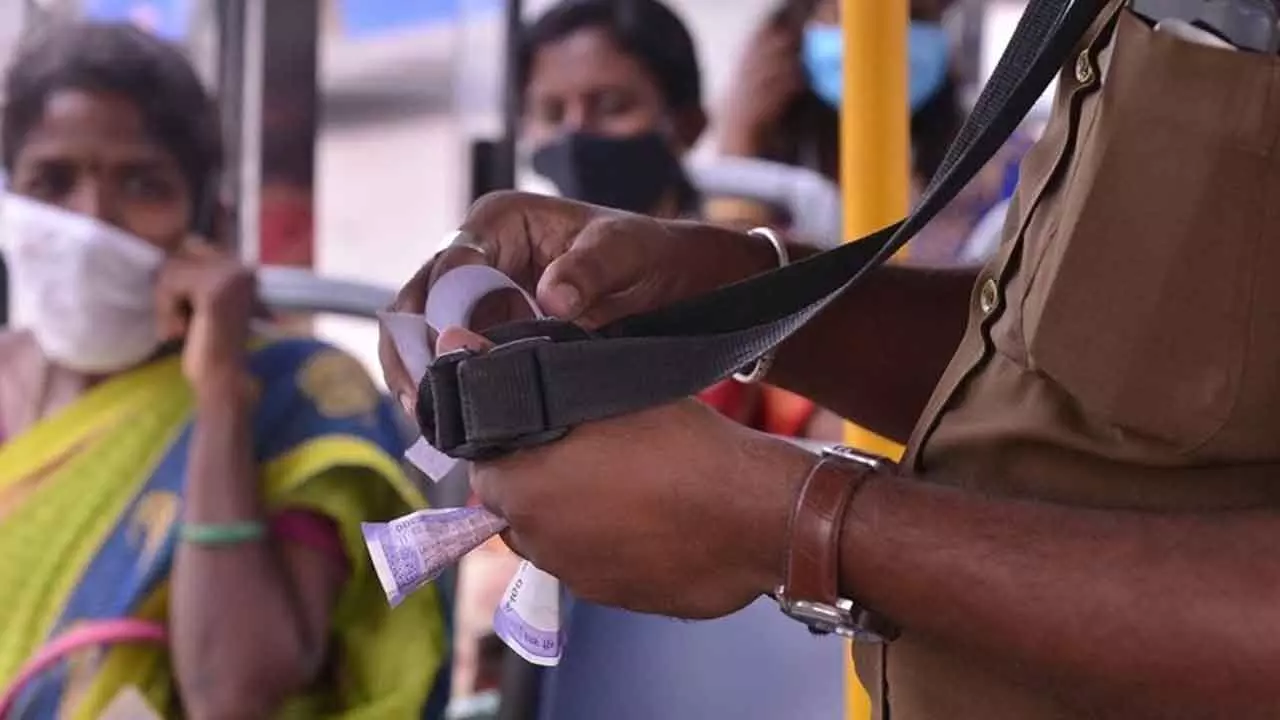 Technical glitch in BMTC ETM machines causes revenue loss, commuters ...