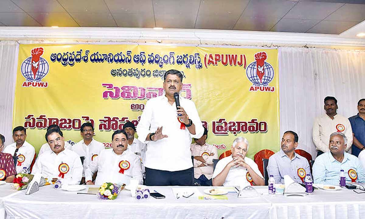 APUWJ hosts seminar to deconstruct social media’s impact on public opinion